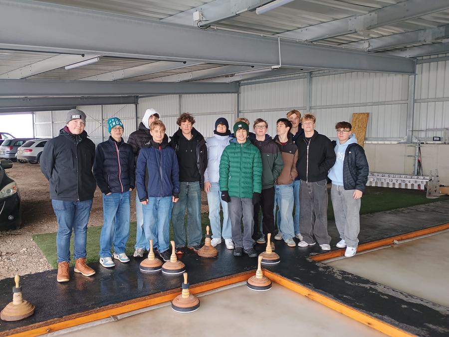 Stift Kremsmünster: Sportunterricht outdoor im Schnee und auf dem Eis